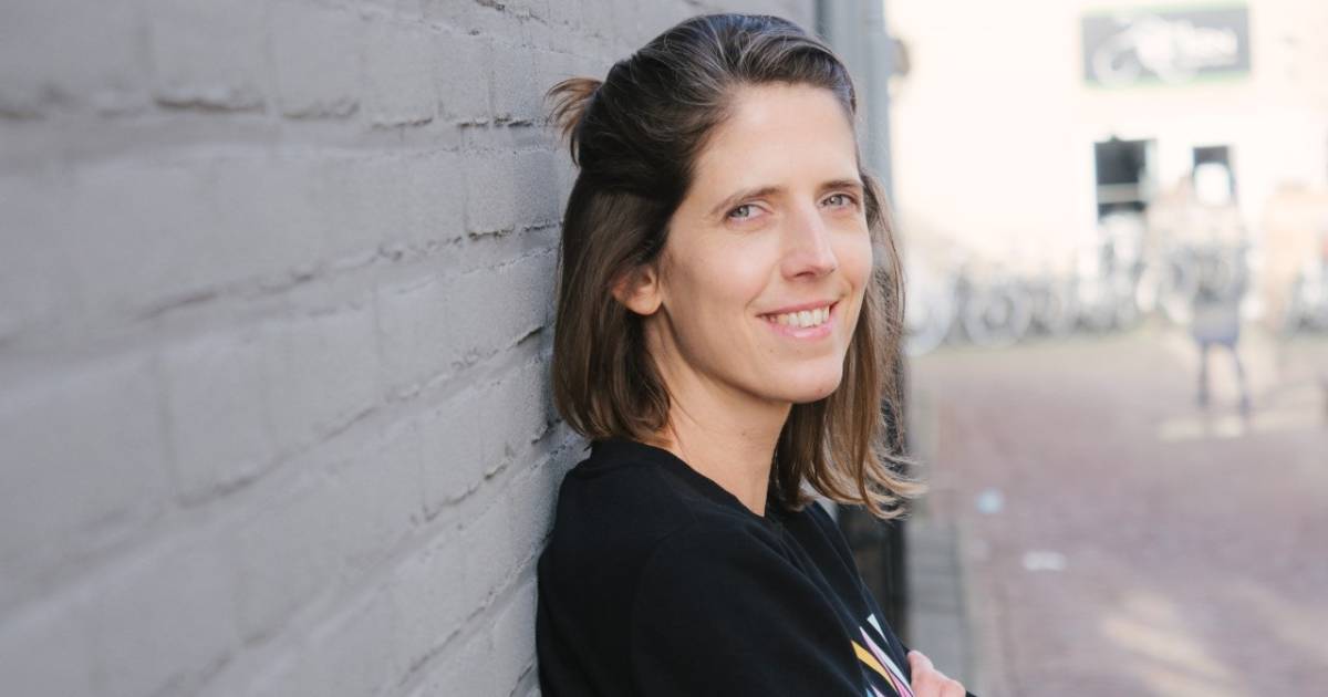 Anja maakt tekeningen van horecapanden én helpt meteen de ondernemer ...