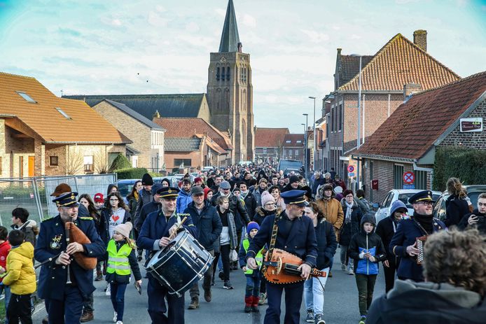 Video: zeer grote opkomst voor Borelle: na jaarlijks vuurfeest kan de ...