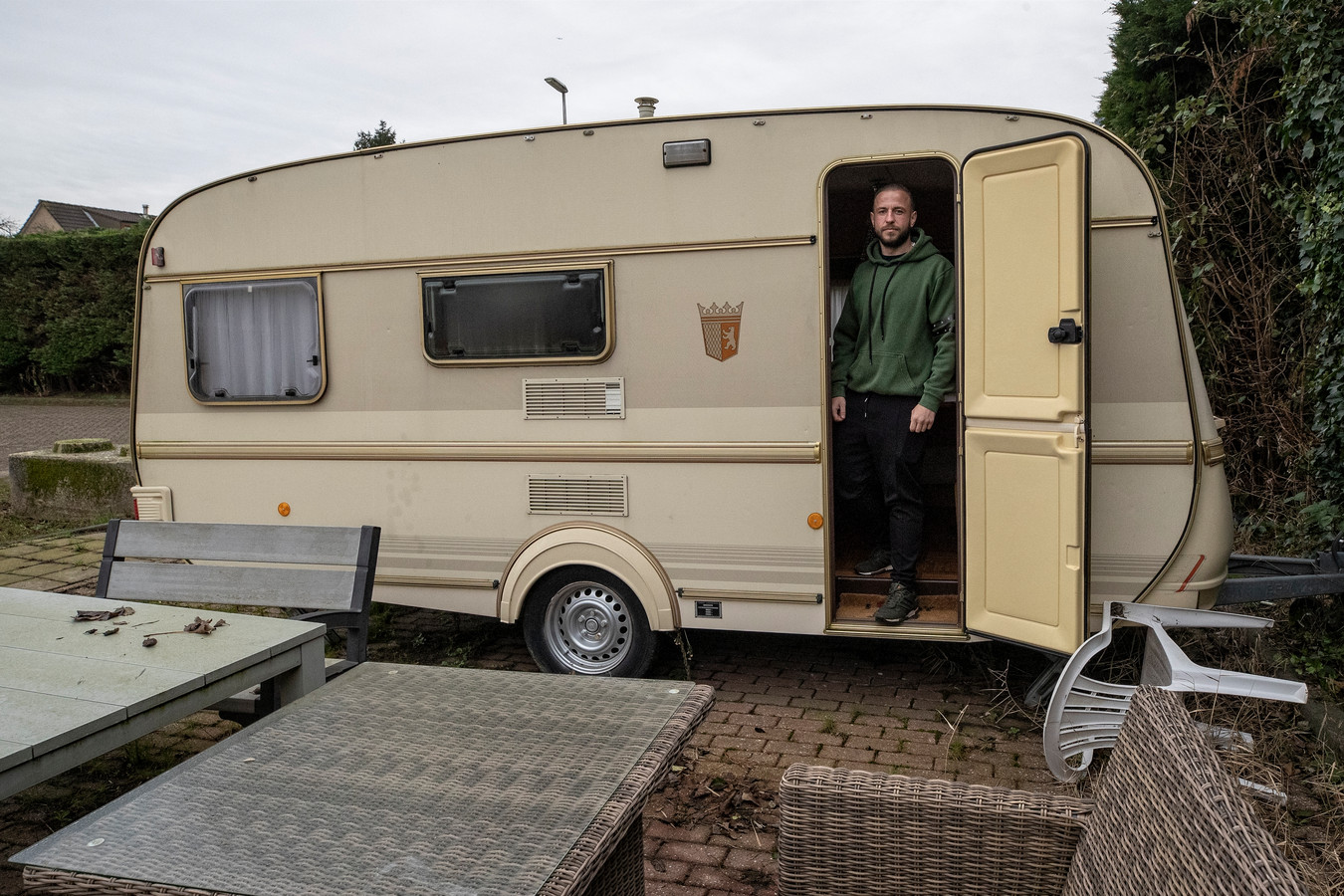 Martinus woont al jaren in caravan zonder gas, water en elektra: ‘Geen ...