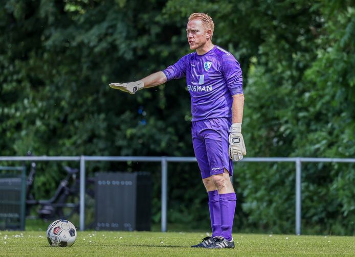 VOP-doelman Dennis Spoel neemt afscheid met promotie: ‘Als ...