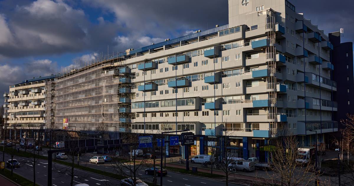 ‘Lelijkste gebouw’ van de stad krijgt opknapbeurt, maar trespaplaten ...