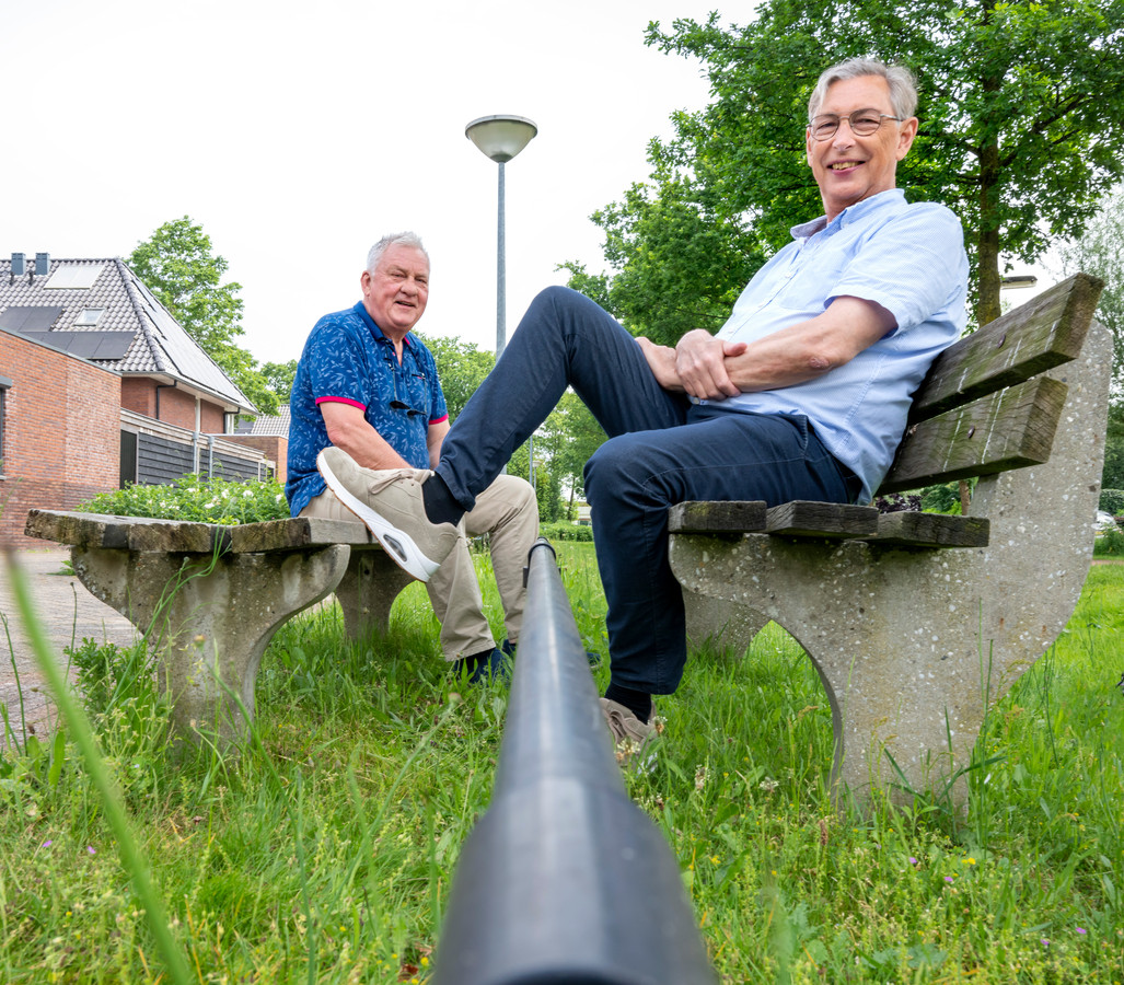 Wie verzint zoiets? Mysterie rond bankjes (en stang) in Harderwijk ...