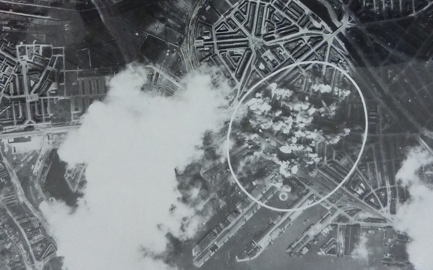 Op wonderbaarlijke wijze ontsnapte Anton aan dood bij bombardement ...