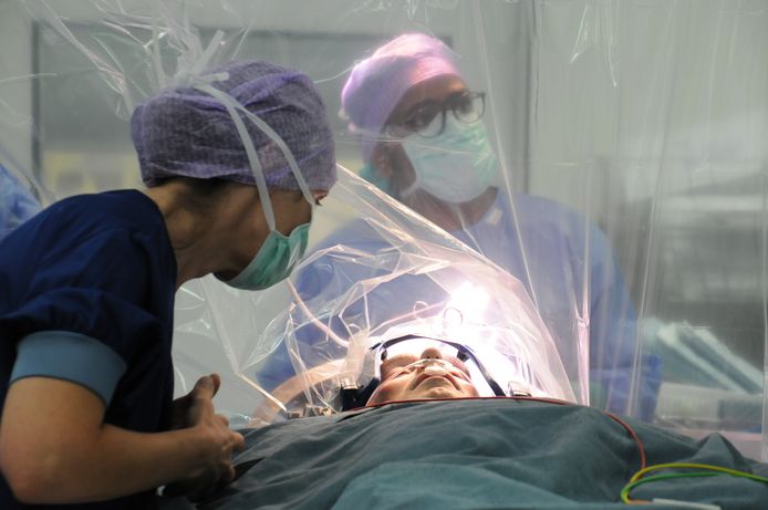 Kijkoperatie na hersenbloeding kán effectief zijn, Radboudumc krijg ...