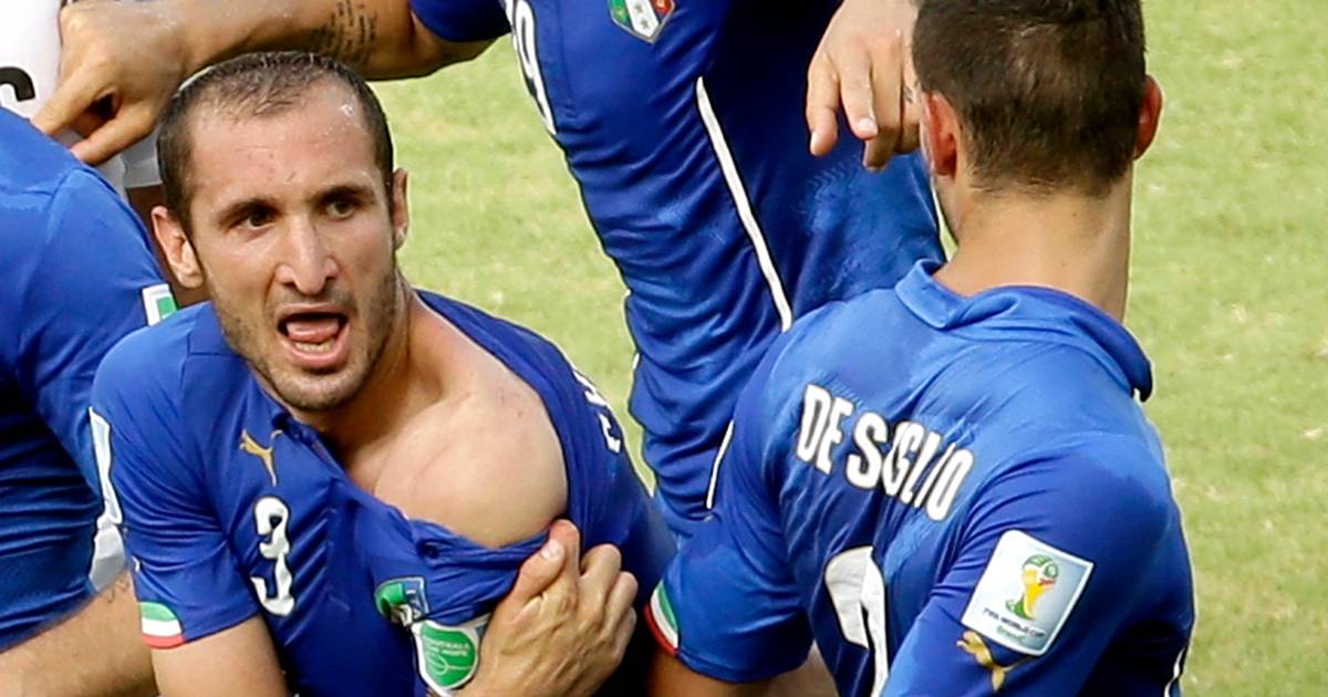Chiellini: "Suarez heeft mij duidelijk gebeten" | WK voetbal | hln.be