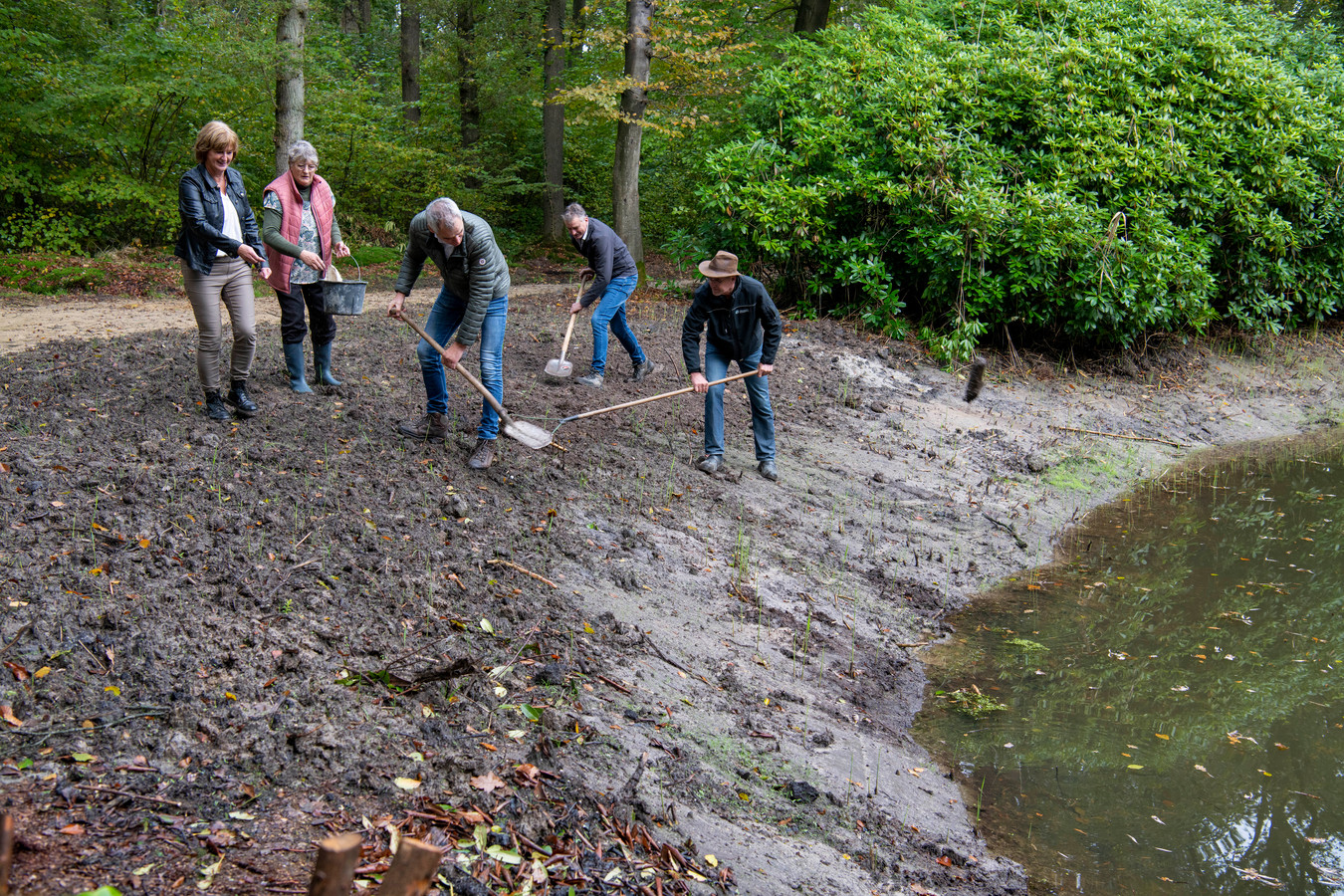 Familie Van den Brand maakte de Grote Kom schoon, als eerbetoon aan ...