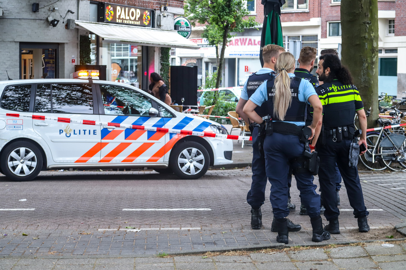 Man (45) raakt buiten bewustzijn bij mishandeling in Rotterdam | Foto ...