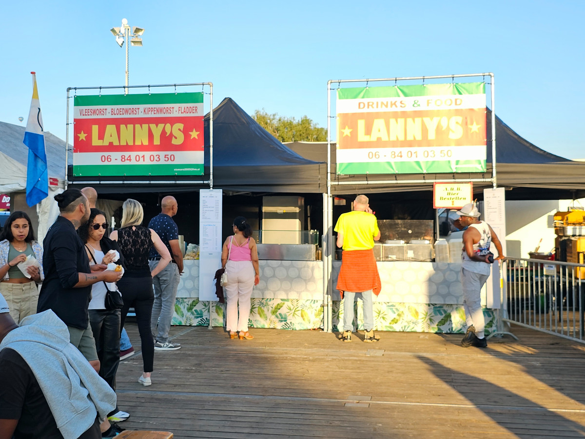IN BEELD. 40ste Antilliaanse Feesten gestart onder stralende zomerzon ...