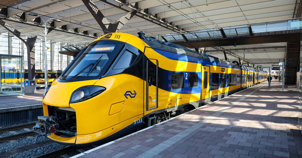 Reizigers 3,5 uur gestrand met nieuwe intercity, trein die redding ...