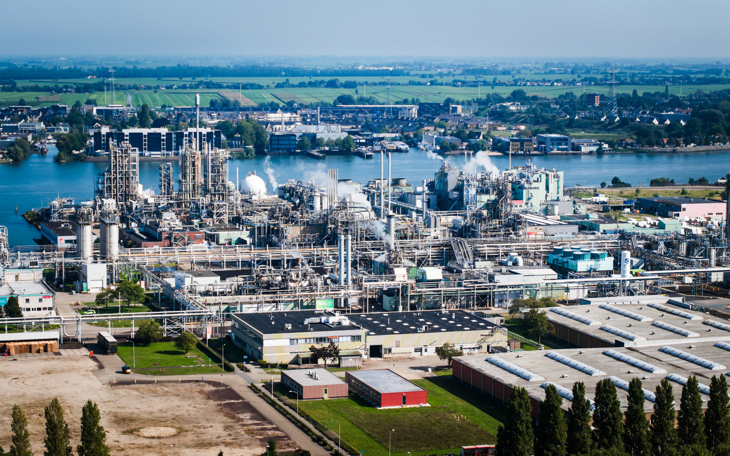 Chemours: wat is het, wat doen ze, en waarom is daar zoveel om te doen? | Foto | AD.nl