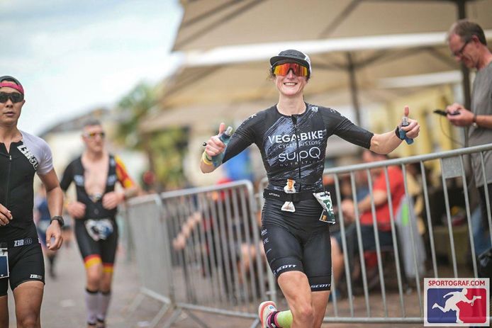 Elise en Anton verdedigen de Meulebeekse eer op WK Ironman: “Het gevoel ...