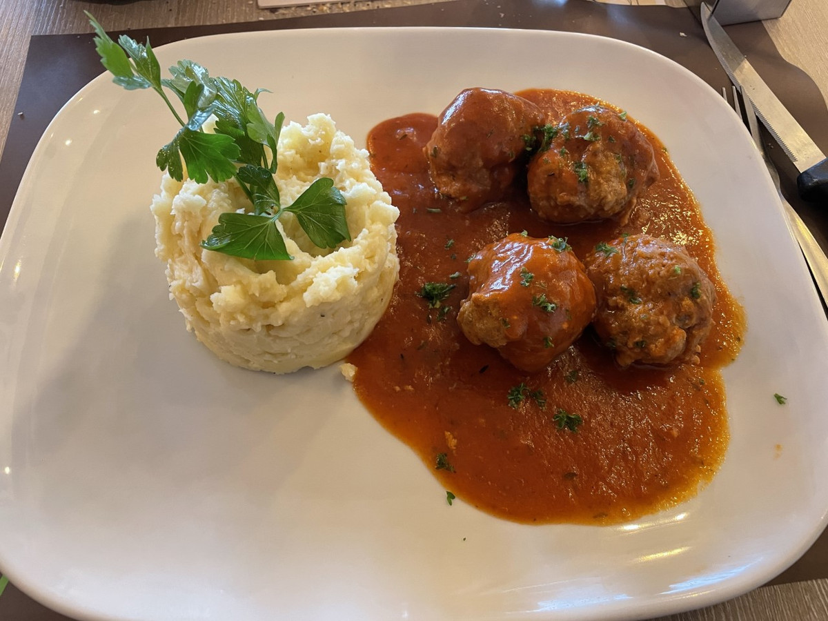 RESTOTIP: Clubhouse Het Zeen in Sterrebeek, met de echte ‘stoemp’ van ...