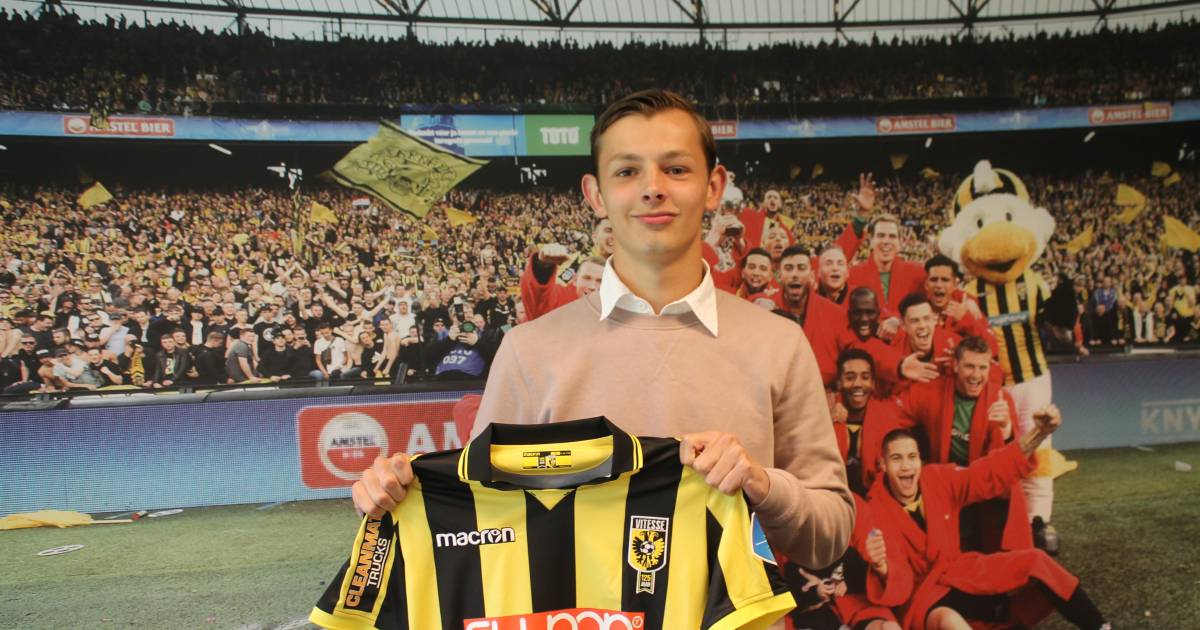 Mike de Beer tekent eerste profcontract bij Vitesse | Vitesse ...