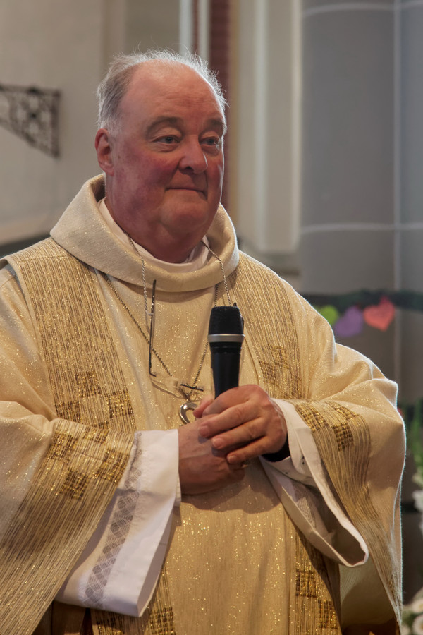 Pastoor uit Mijdrecht/Wilnis onverwachts overleden | Foto | AD.nl Pastoor uit Mijdrecht/Wilnis onverwachts overleden | Foto | AD.nl