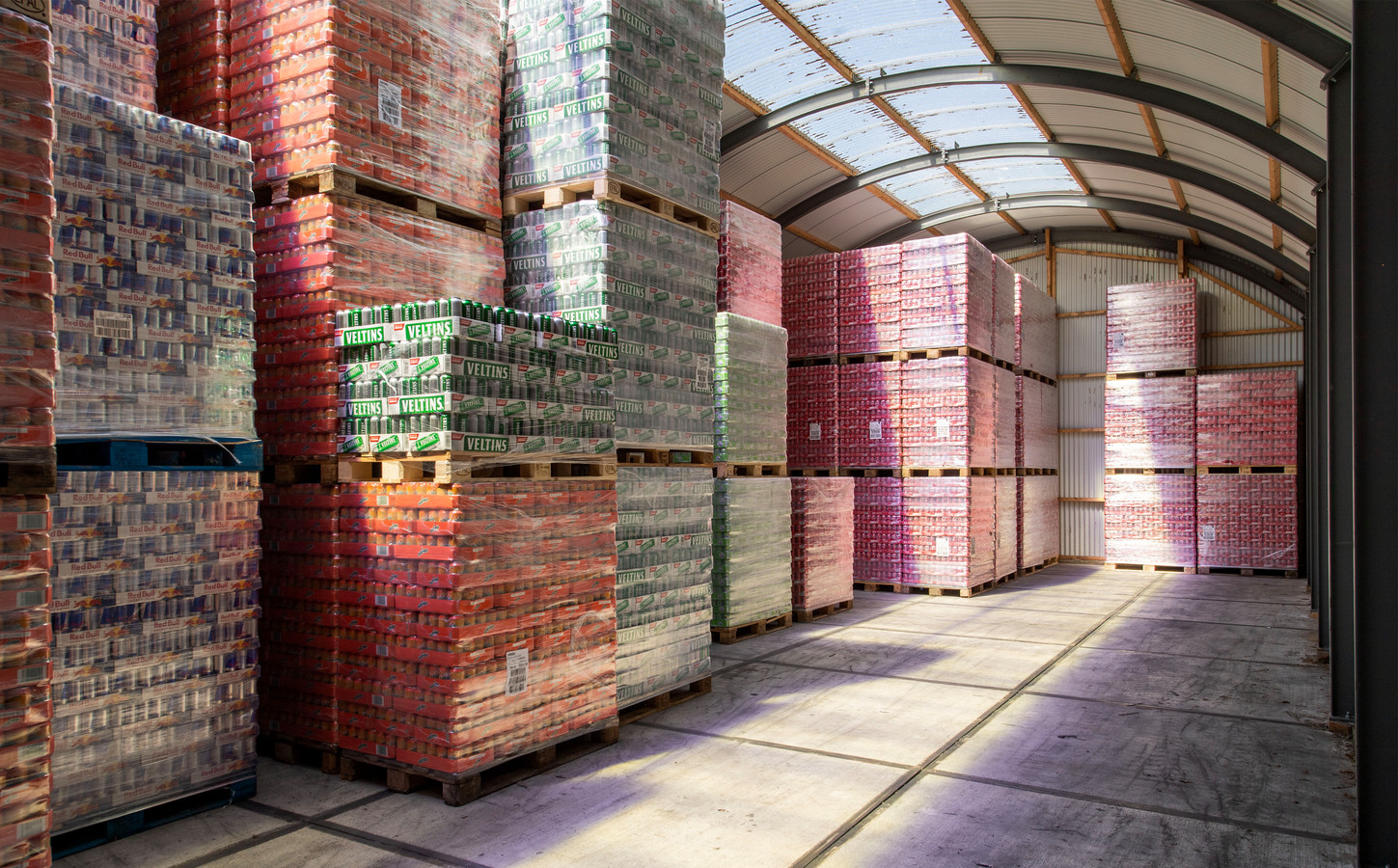 Twentse ondernemer kocht bijna 1 miljoen ‘oude’ blikjes Heineken: ‘Ik ...