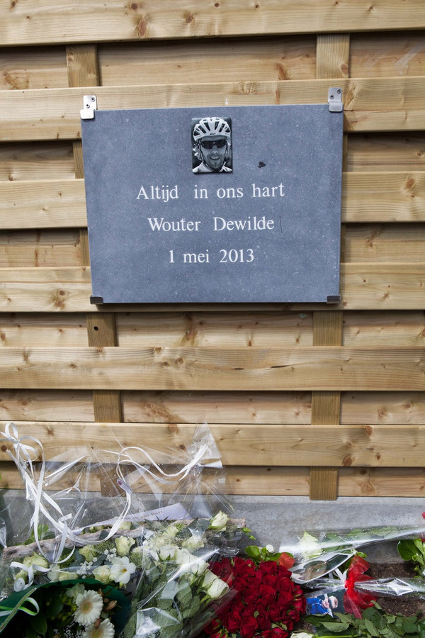 Gedenksteen voor Wouter Dewilde | Foto | hln.be
