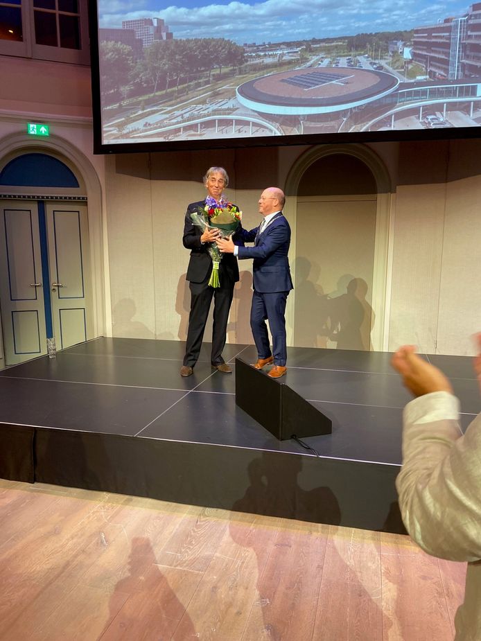 Koninklijke onderscheiding voor cardioloog Arthur Wilde | De Ronde ...