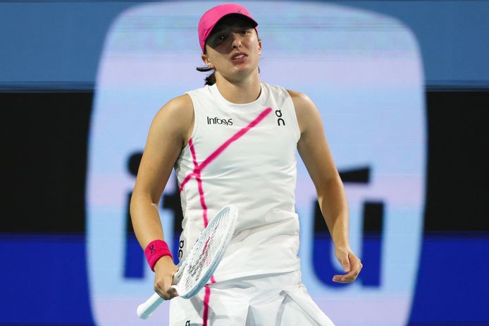 Nummer 1 van de wereld Swiatek vroegtijdig uitgeschakeld bij ...