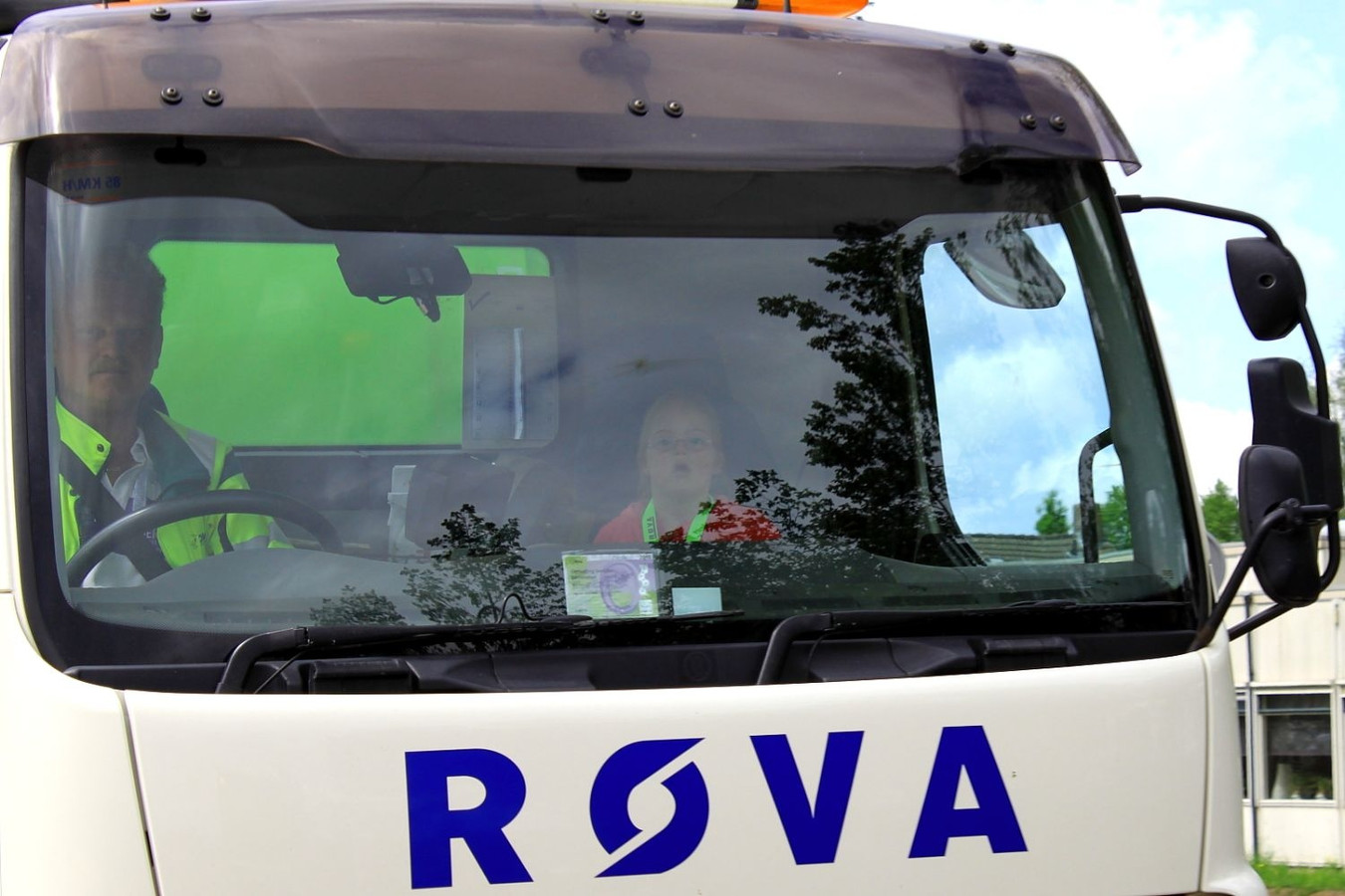 Afval brengen bij Rova straks alleen met milieupas | Foto | AD.nl