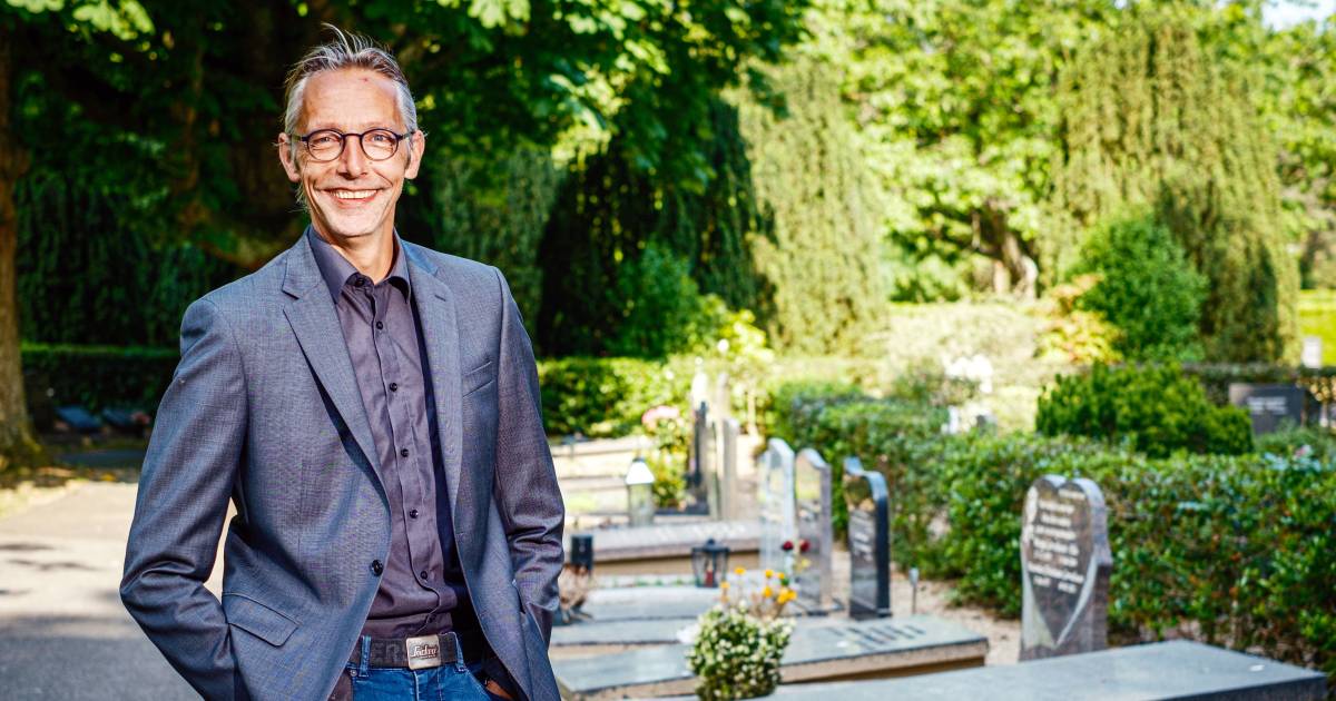 Jeroen wordt op zijn begraafplaats niet alleen geconfronteerd met de ...