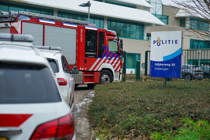 Kantoor landelijke eenheid politie in Driebergen weer vrijgegeven na ... Kantoor landelijke eenheid politie in Driebergen weer vrijgegeven na ...
