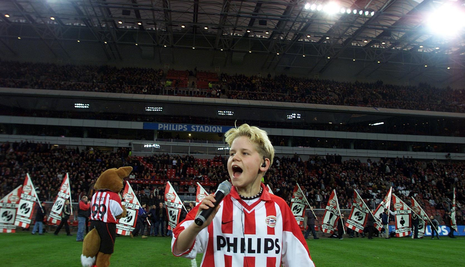 Verjaardagsfeest met 600 gasten en zangers als Jan Biggel en Brace ...