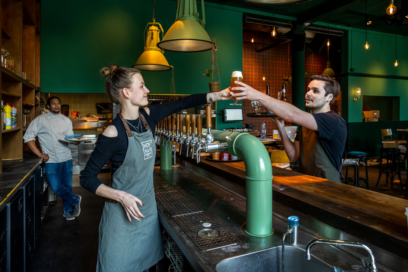 Horeca kampt met tekorten: ‘Komt personeel dat bij GGD ging werken nog ... Horeca kampt met tekorten: ‘Komt personeel dat bij GGD ging werken nog ...