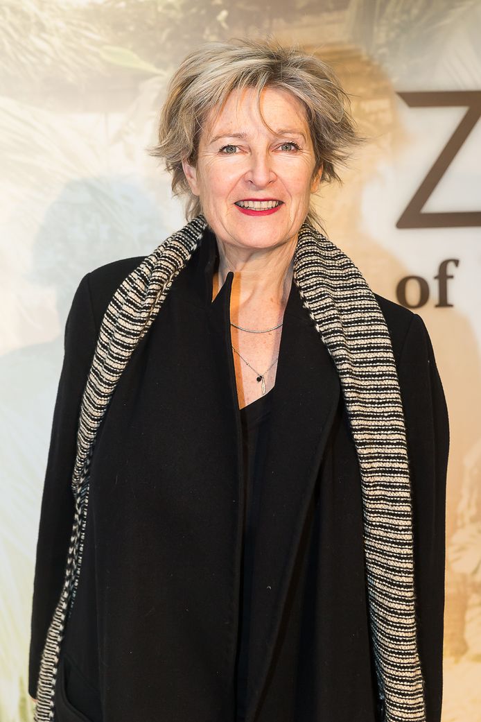 Uitzonderlijk: Bart De Wever poseert met hele gezin op rode loper ...