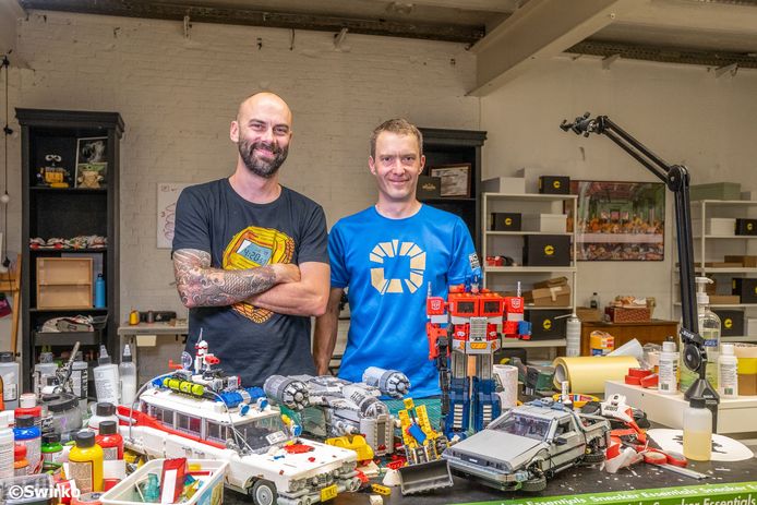 Broers Tijs (40) en Gerrit (43) halen 30 jaar oude LEGO van zolder ...