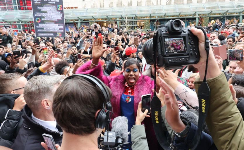 Drukte bij Jandino's FC Kip in Rotterdam loopt uit de hand: ‘Blijf weg ...