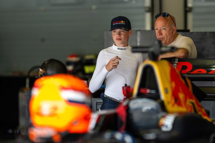 Zoon (13) van Tom Coronel krijgt plaats in talentenprogramma Red Bull ...