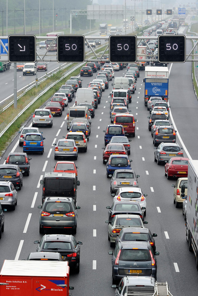 File op A12 richting Utrecht bij Veenendaal lost op: weg weer vrij ...