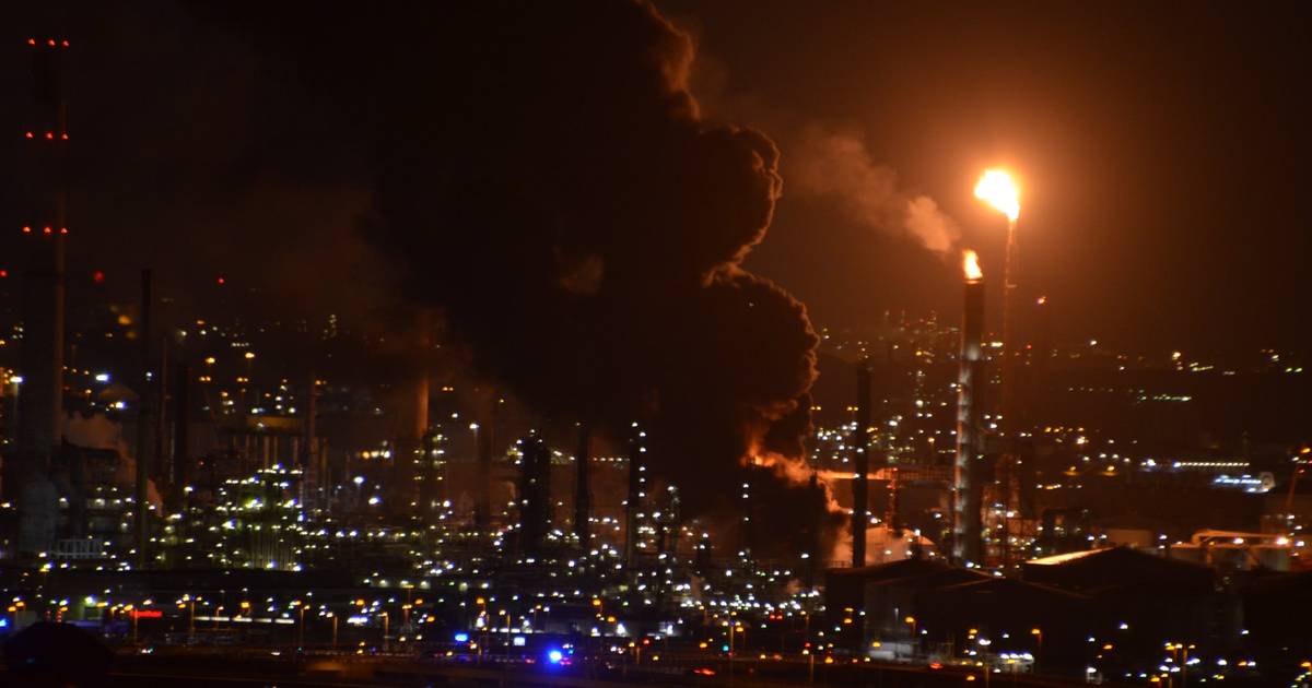 Grote brand bij Esso in de Botlek is geblust | ExxonMobil | AD.nl