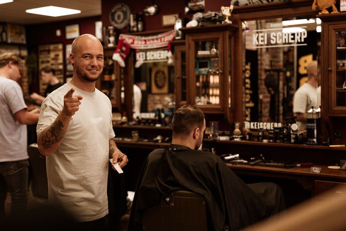 Barbiers schieten als paddenstoelen uit de grond; Kei Scherp brak in ...