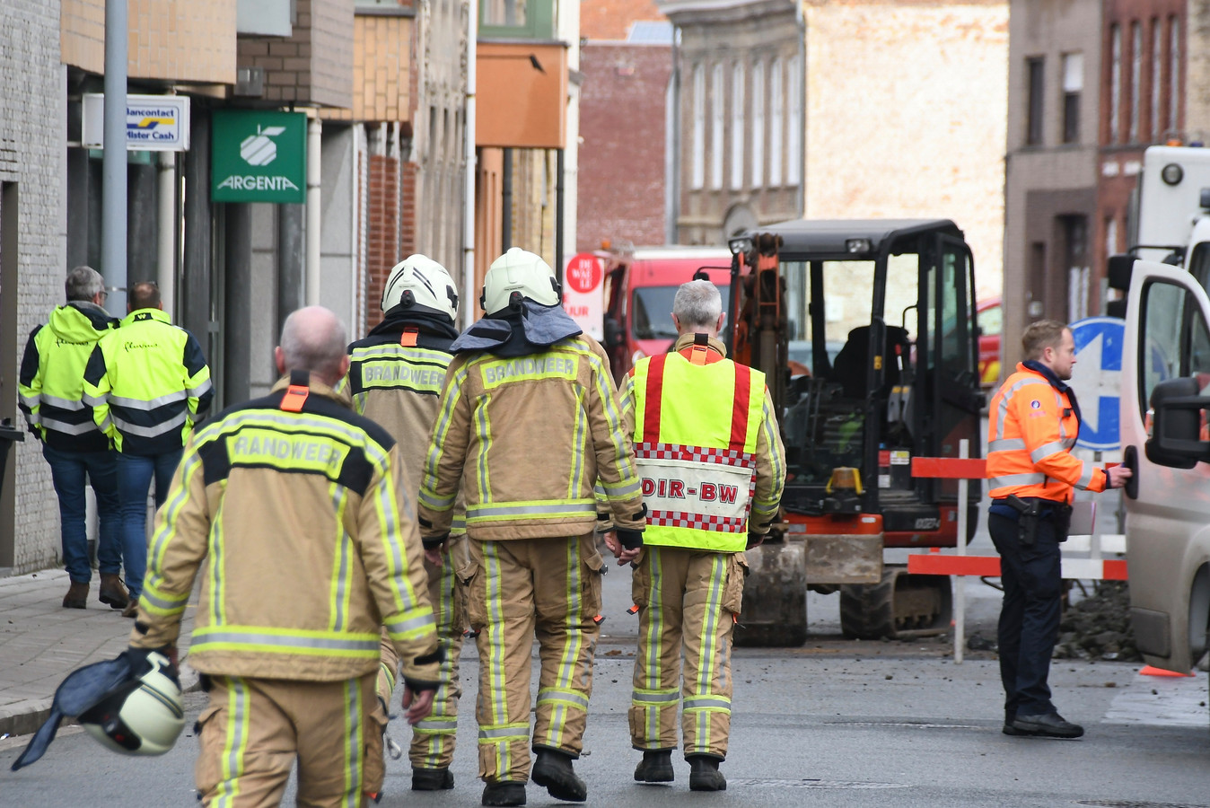Graafkraan raakt middendrukleiding in Veurnestraat: 33 mensen ...