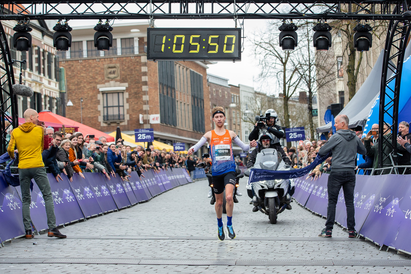 Update Stevensloop: Groesbeekse Van der Meijden snelt solo naar winst ...