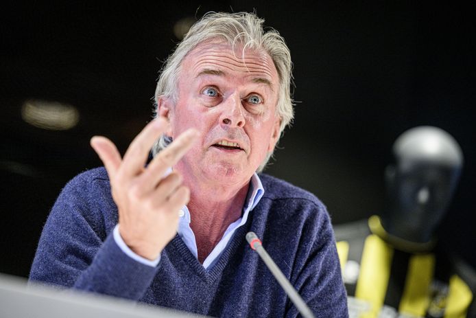 Vitesse-directeur Edwin Reijntjes verbaasd en verrast door exit Guus ...