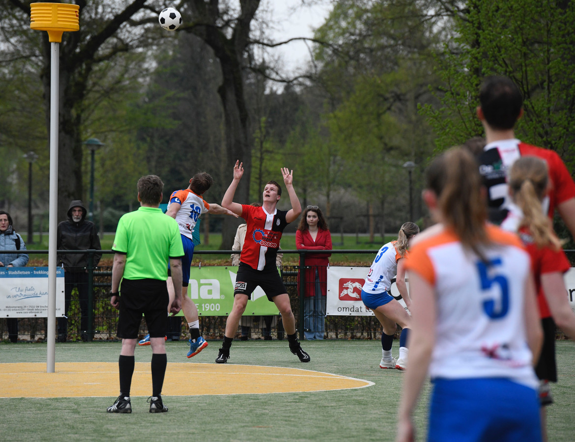 Uitslagen en verslagen korfbal: NKC’51 weer met beide benen op de grond | Foto | gelderlander.nl