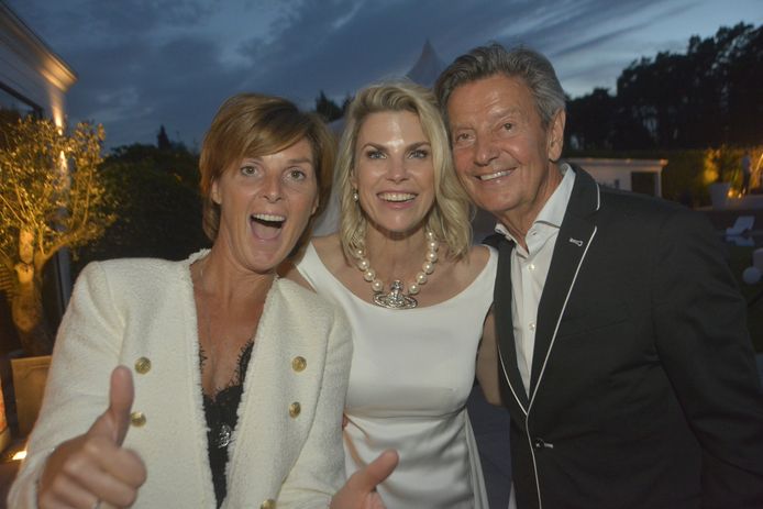 EXCLUSIEF. Wij schoven mee aan tafel op trouwfeest Tanja Dexters: “Openingsdans begon ...