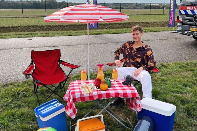 Terugkijktip: Almelose vlogger test kampeertenten bij extreem weer ...