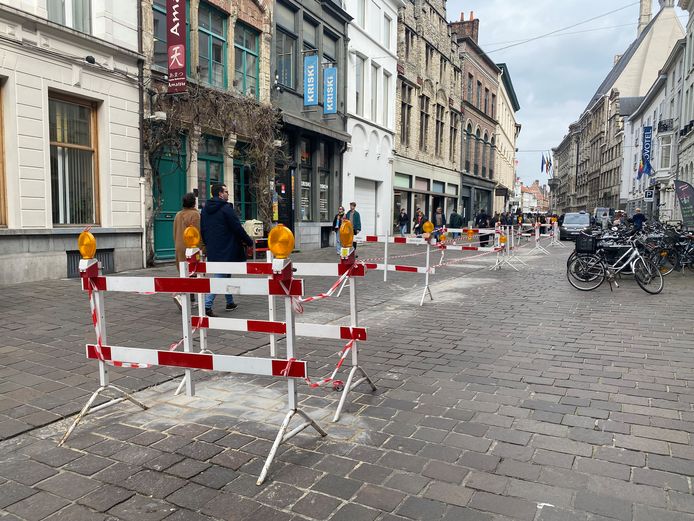 Hordelopen in de Hoogpoort: straat voor de zoveelste keer opgelapt ...