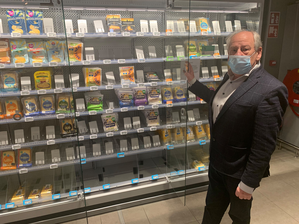 Albert Heijn zit zonder kaas, sla en borrelhapjes door hack ...