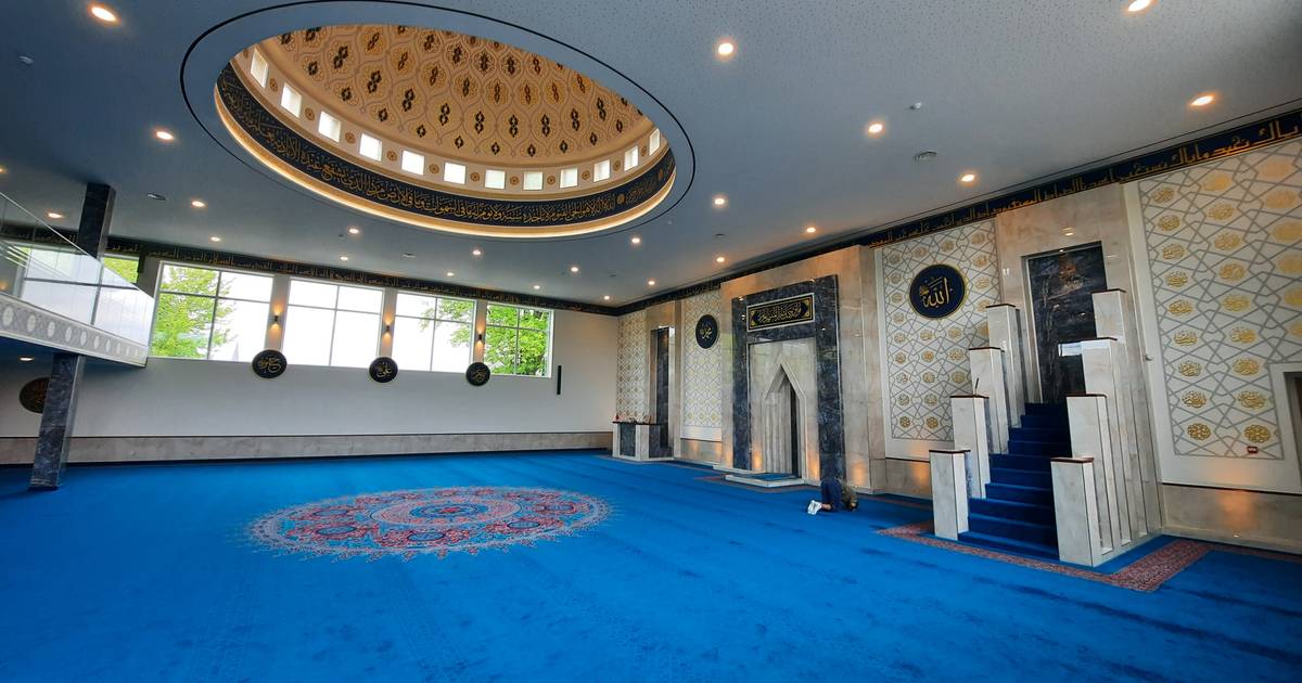 Nieuwe Ayasofya moskee in Hengelo zet de deuren open voor nieuwsgierige ...