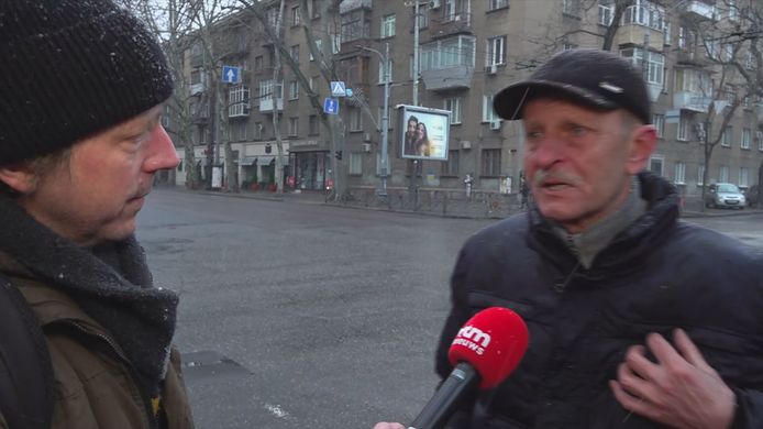 Robin Ramaekers spreekt met strijdvaardige Oekraïners in havenstad: “Ik ...
