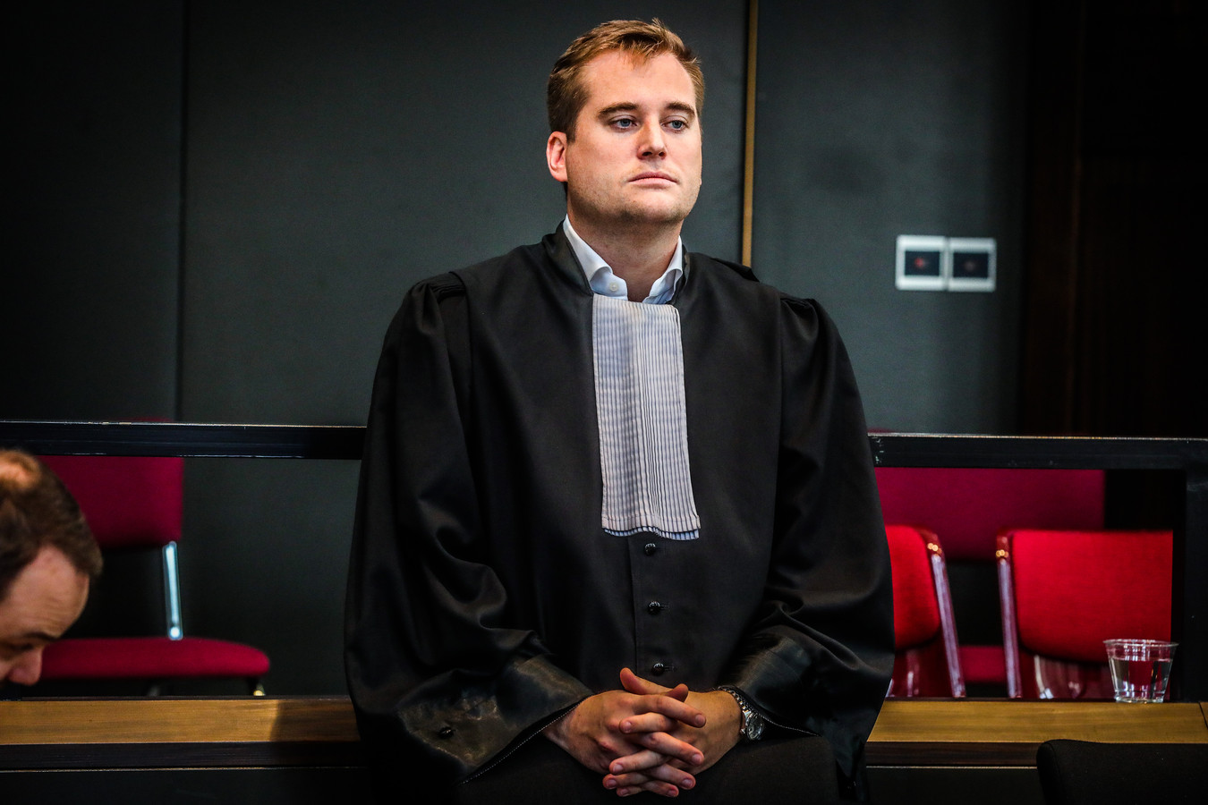 STRAFPLEITERS. Pieterjan Dens (32) stond nabestaanden bij op proces ...