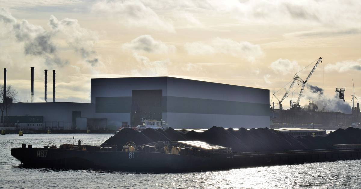 Nieuw overdekte laadkade ArcelorMittal houdt 25.000 vrachtwagens per ...