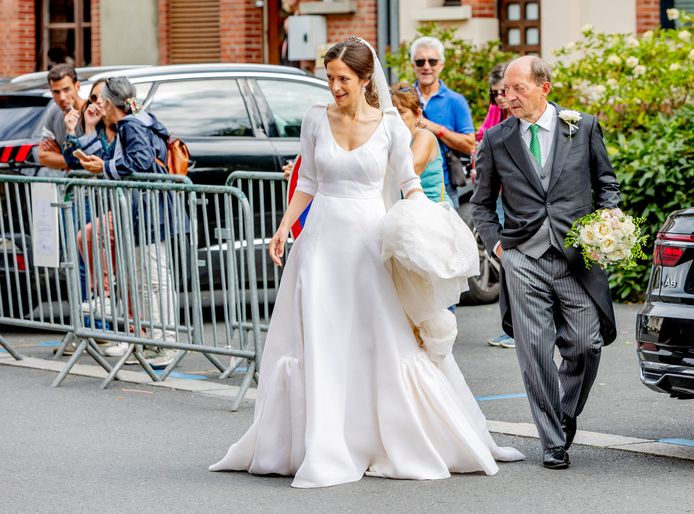 IN BEELD. Bijna voltallig gezin van koning Filip aanwezig op huwelijk ...