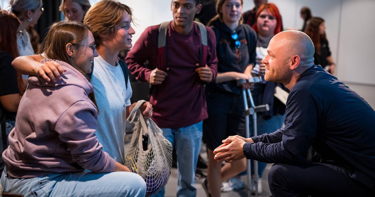 Rapper Sticks inspireert examenkandidaten op Cibap in Zwolle ...