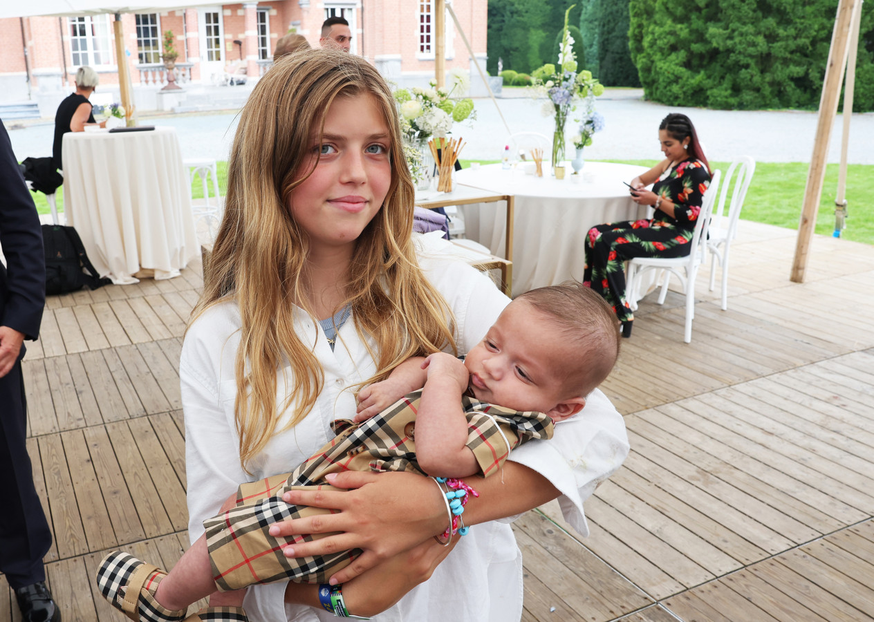 “Niets dan liefde”: indrukwekkend doopfeest voor Tiger Lee, het zoontje ...