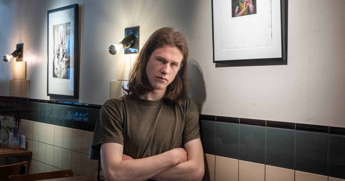 Fons (21) brengt absurditeit tot leven: tekeningen van Amersfoorter nu ...